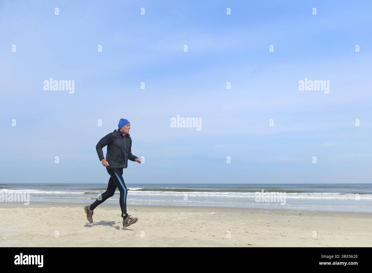 Senior man active running at the beach Stock Photo - Alamy