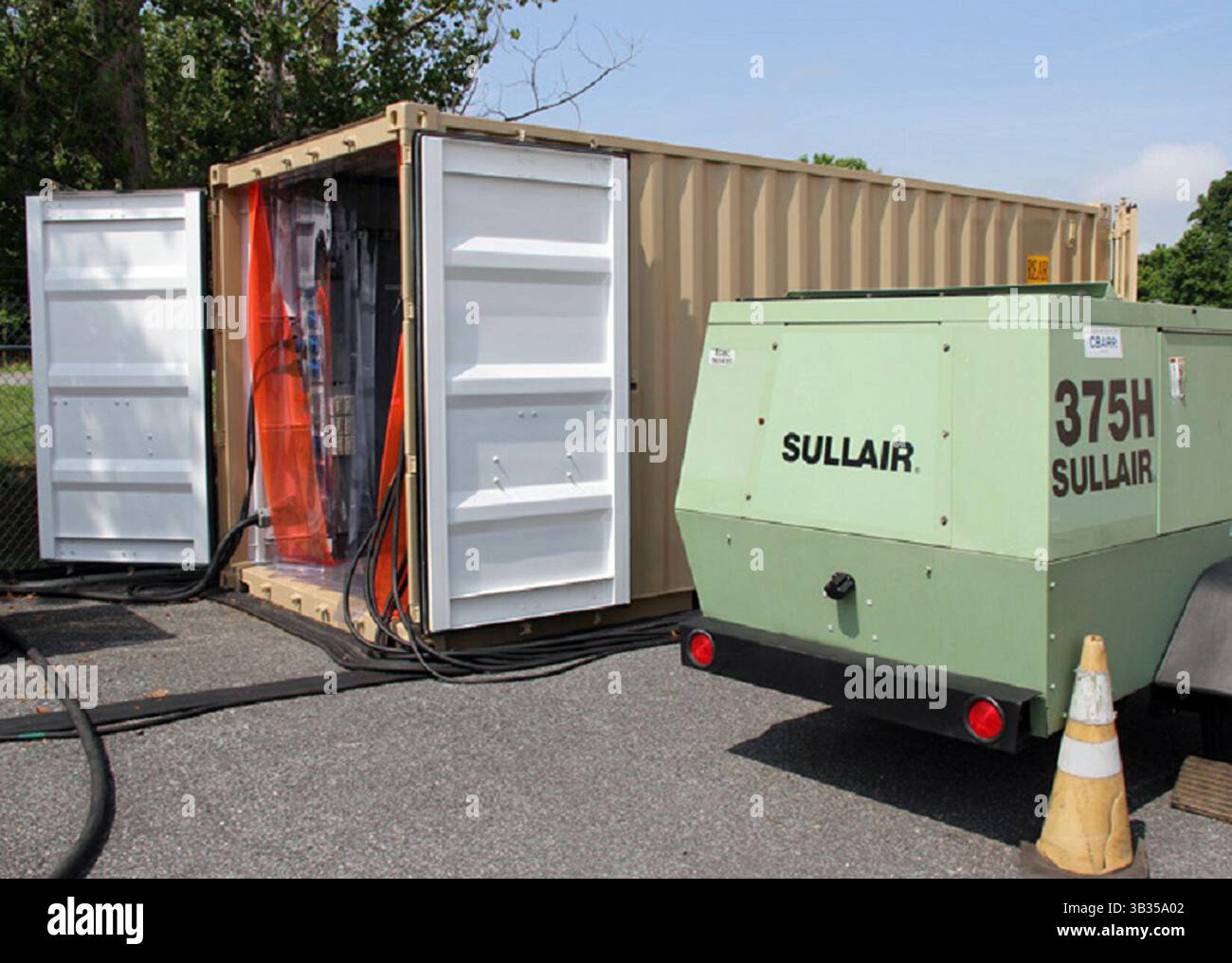 Field deployable hydrolysis system hi-res stock photography and images ...