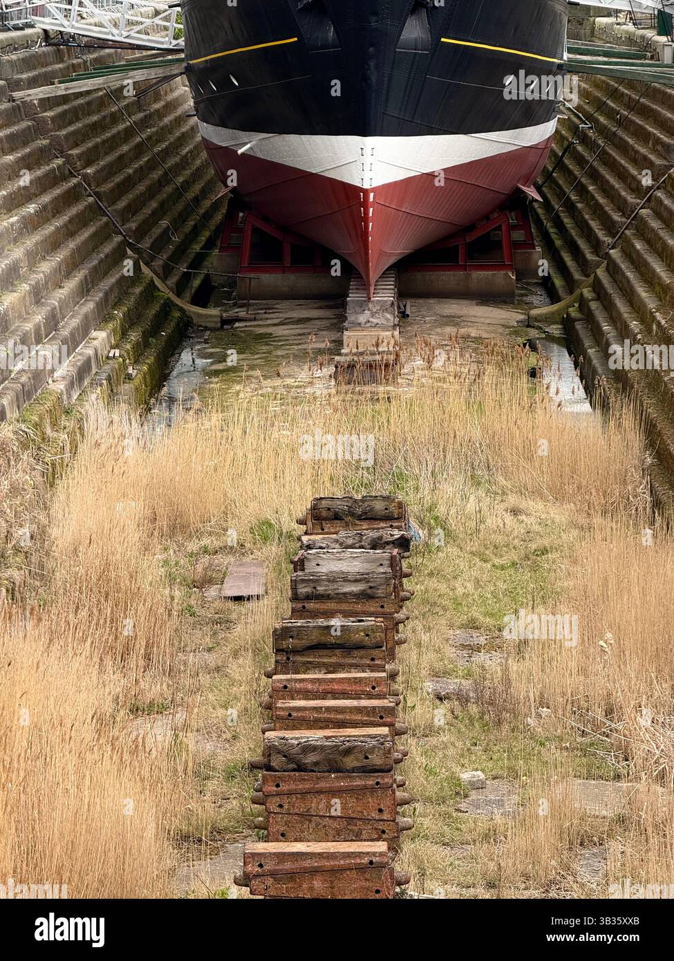 Hull of boat in dry dock on Liverpool waterfront Stock Photo - Alamy