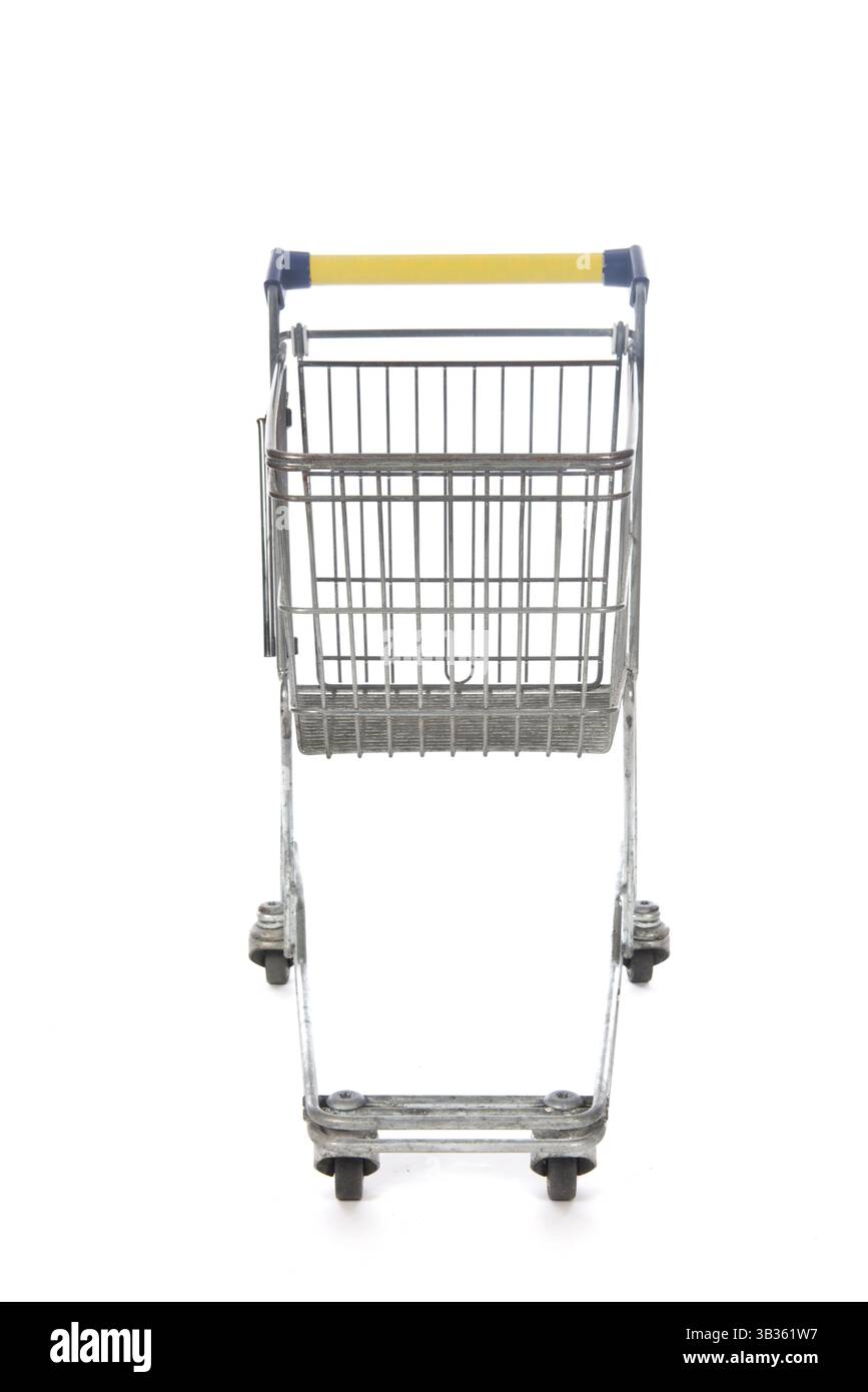 People empty yellow shopping cart hi-res stock photography and images ...