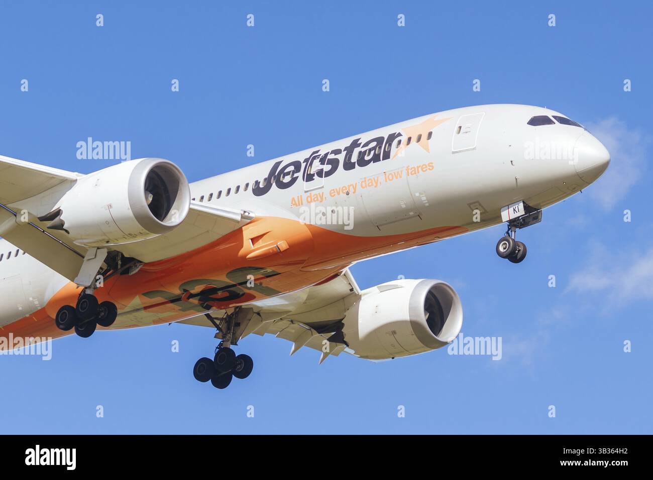 MELBOURNE, AUSTRALIA - SEPTEMBER 07, 2024: A Jetstar Boeing 787-8 flies ...