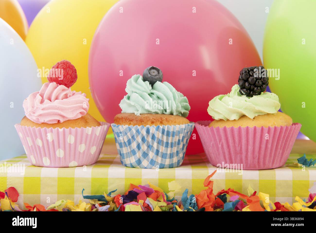 Birthday cupcakes with balloons and confetti Stock Photo - Alamy