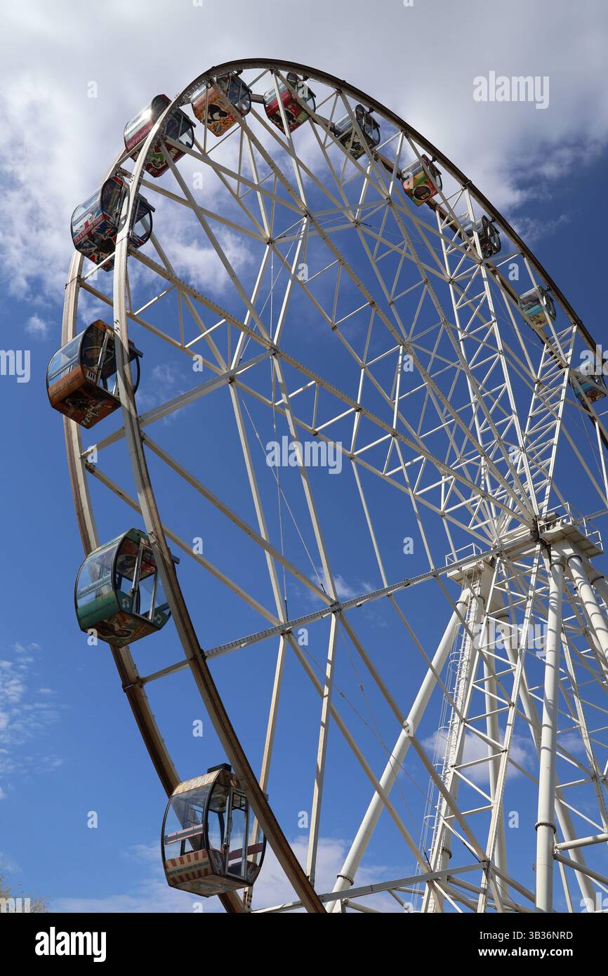 Ferris Wheel Side View Stock Photo - Alamy