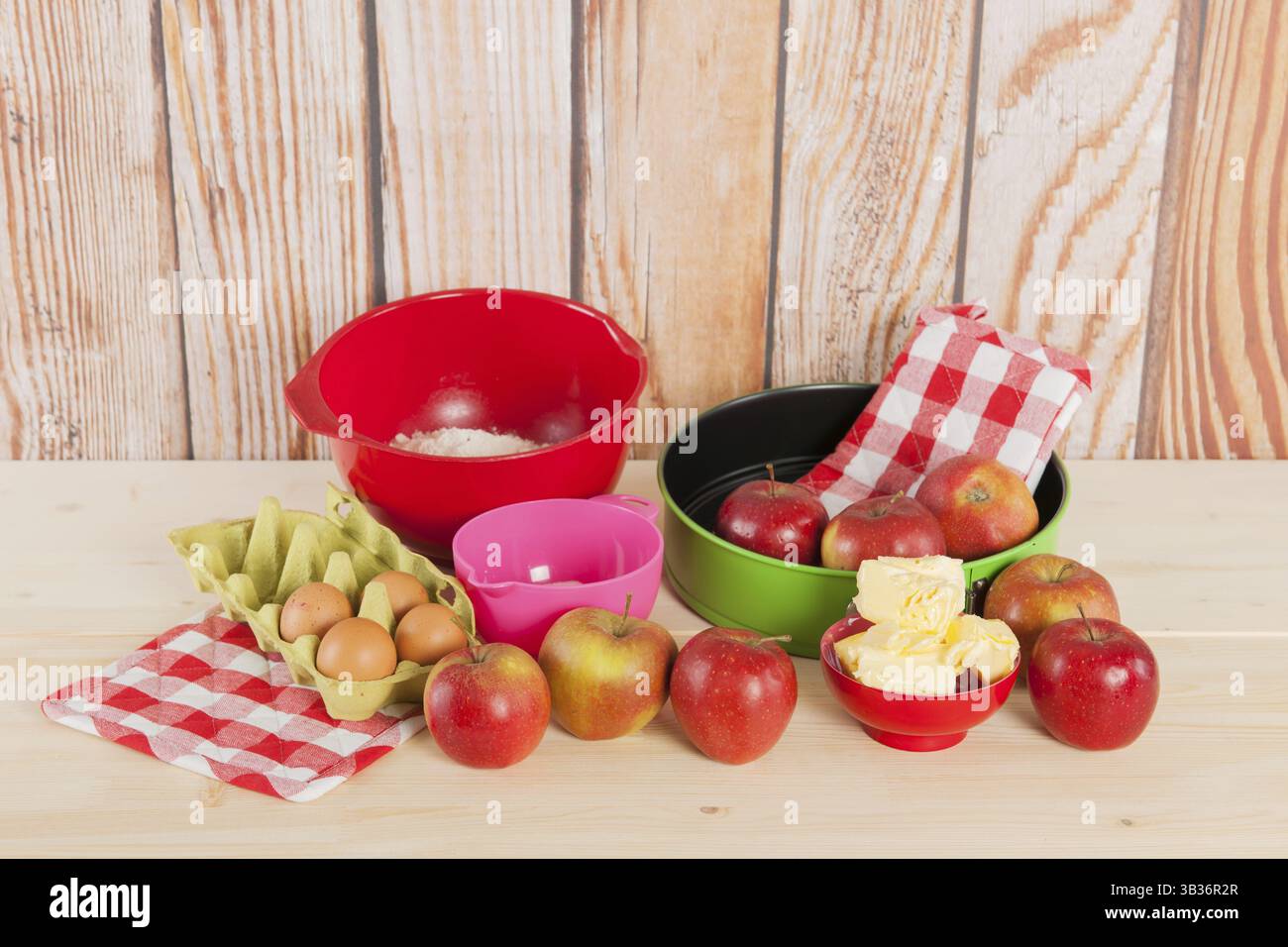 Kitchen cuisine ingredients bake hi-res stock photography and images ...