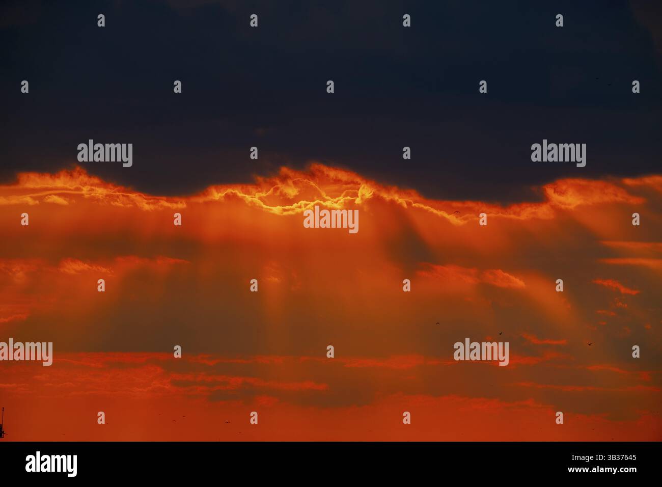 First sun beams hi-res stock photography and images - Alamy