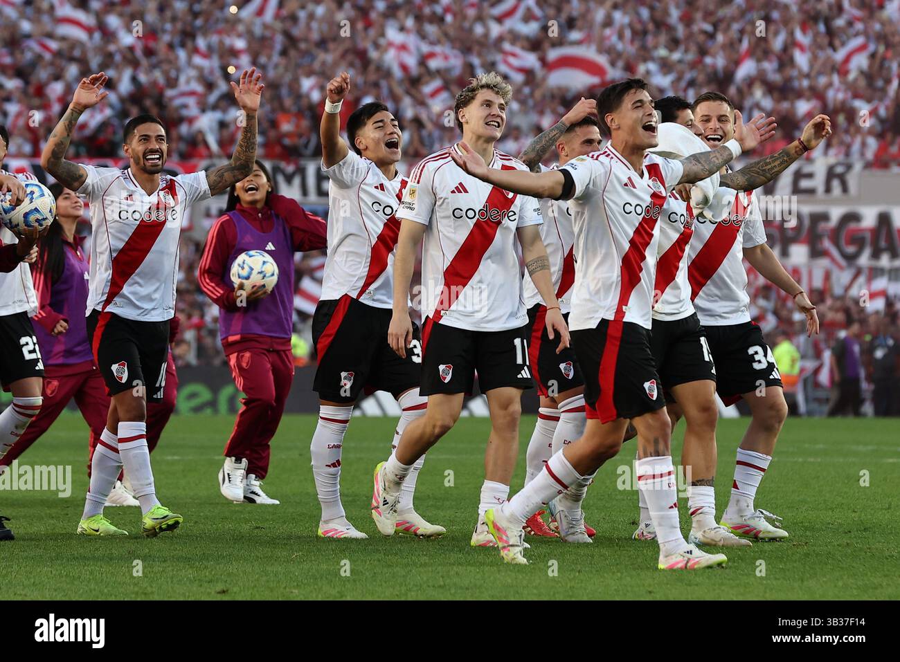 River Plate’s players celebrate after defeating 2-1 Boca Juniors during ...