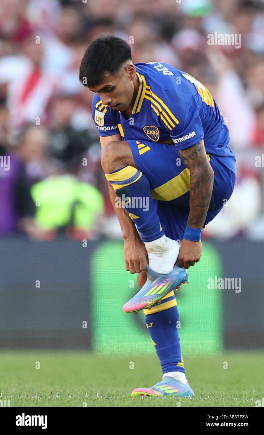 Boca Juniors' midfielder Milton Delgado puts on his boot during the ...