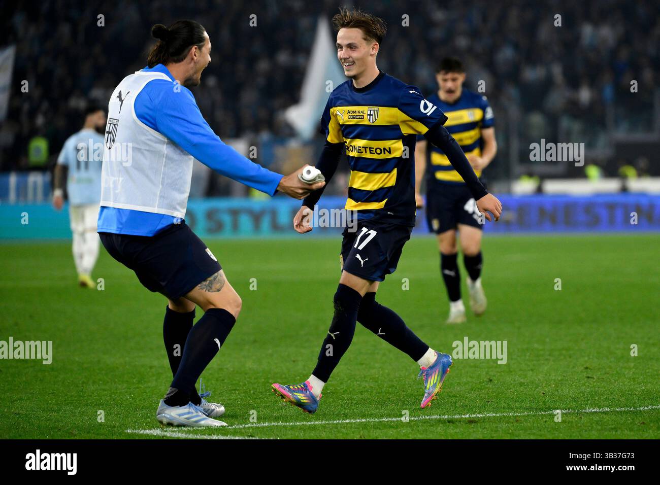 Jacob Ondrejka of Parma Calcio (r) celebrates with Milan Djuric after ...