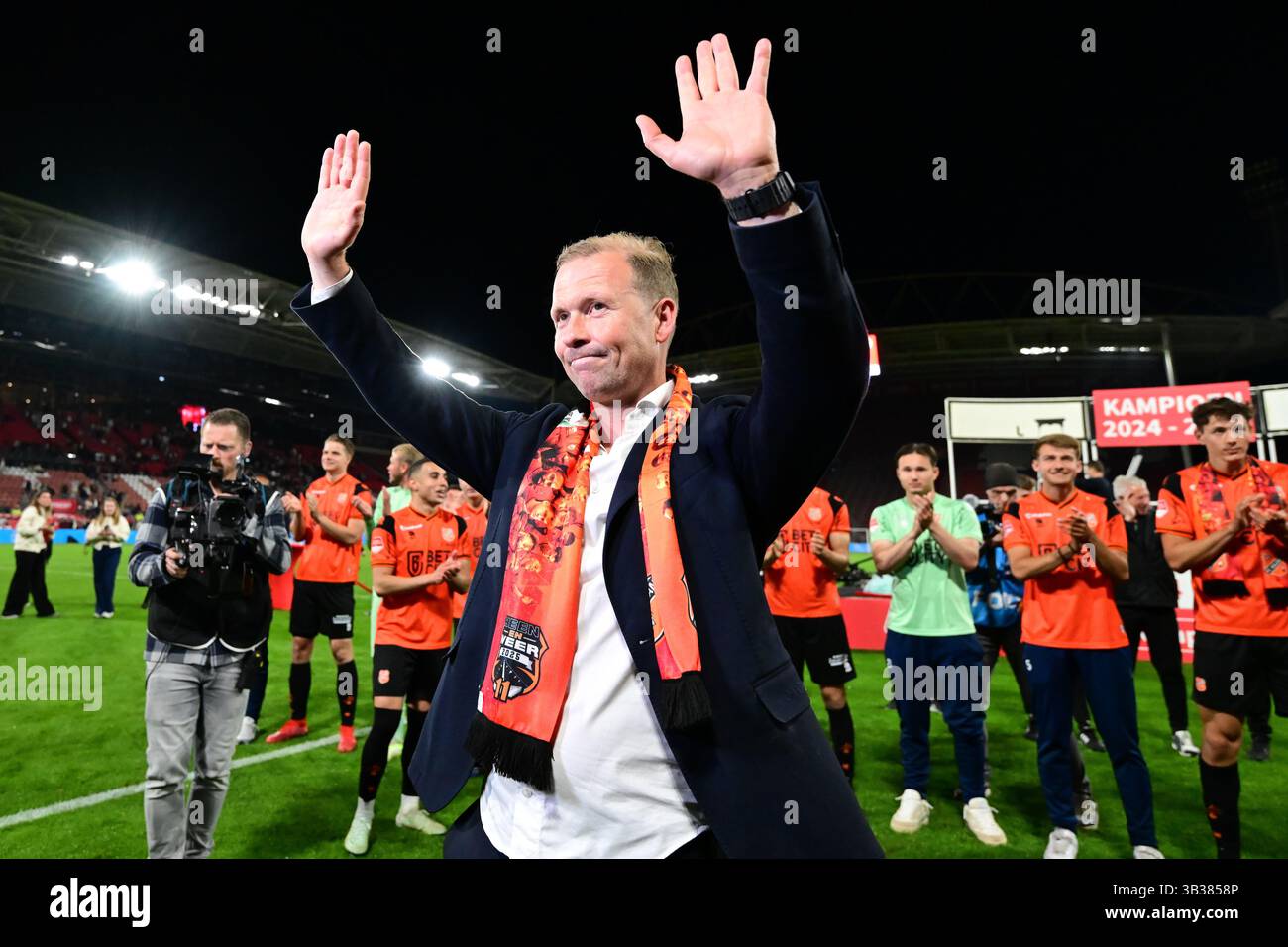 UTRECHT - FC Volendam coach Rick Kruys celebrates the championship ...
