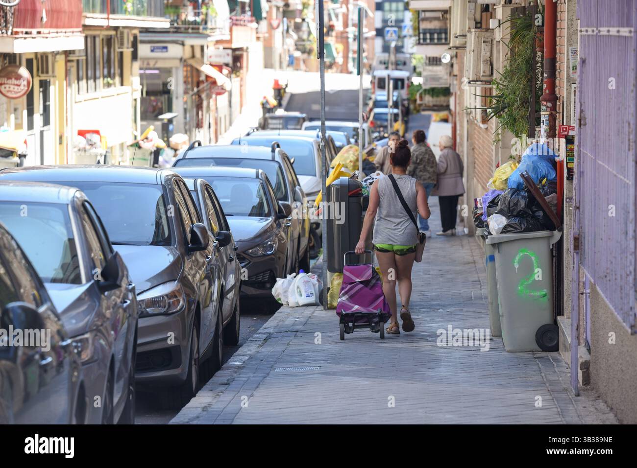 Garbage workers’ strike in Madrid lasted 6 days. Supermarkets, bars and ...