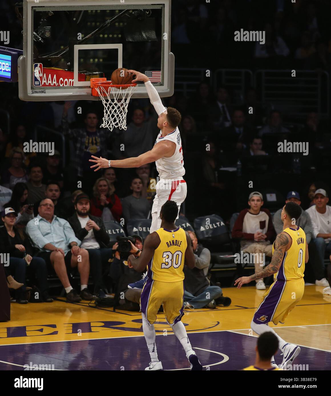 Blake griffin dunking hi-res stock photography and images - Alamy