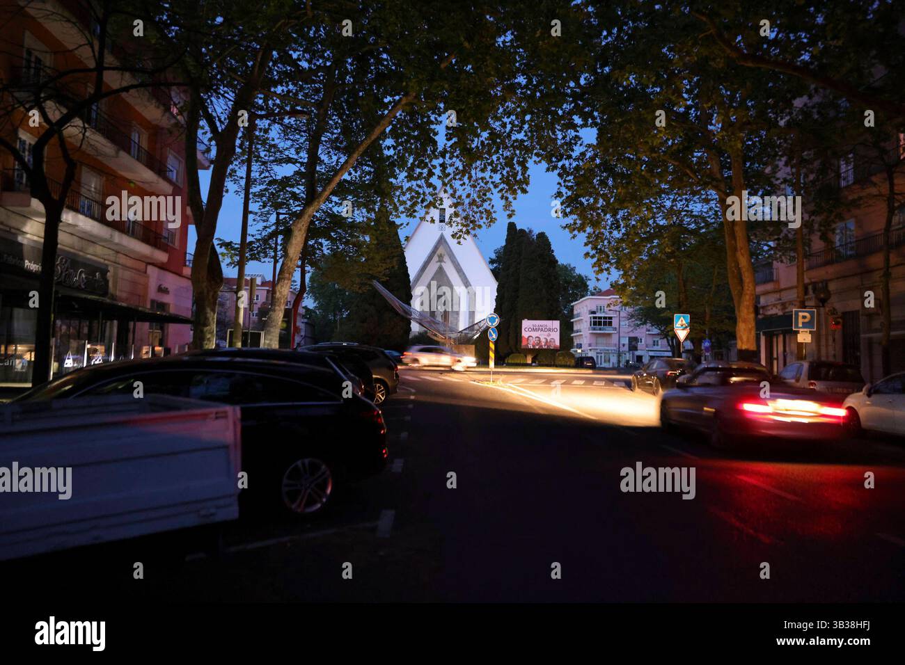 Electricity begins to be normalized in Lisbon - Portugal Lisbon pt, 04 ...
