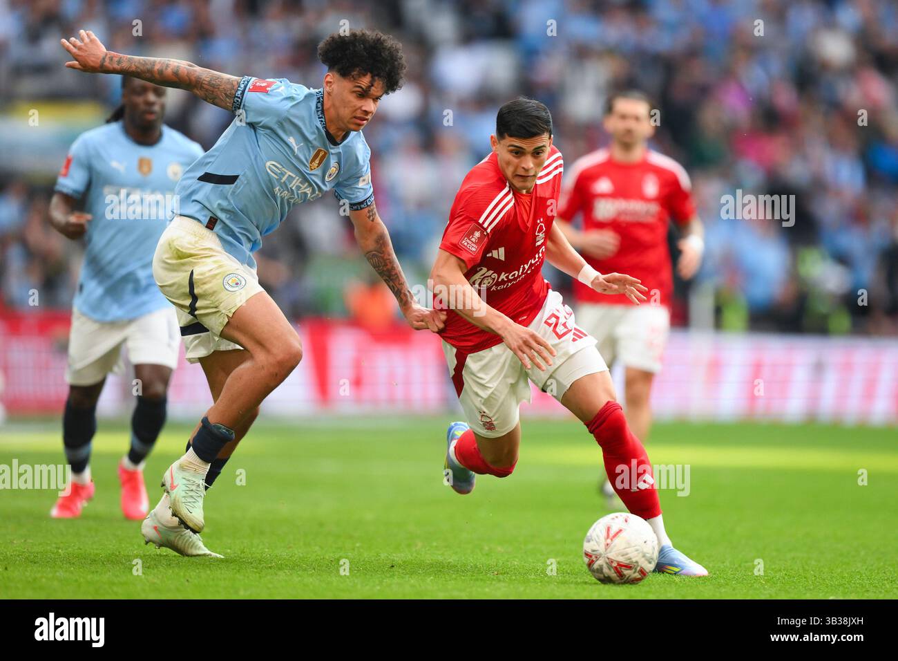Ryan Yates of Nottingham Forest and Nico O'Reilly of Manchester City ...