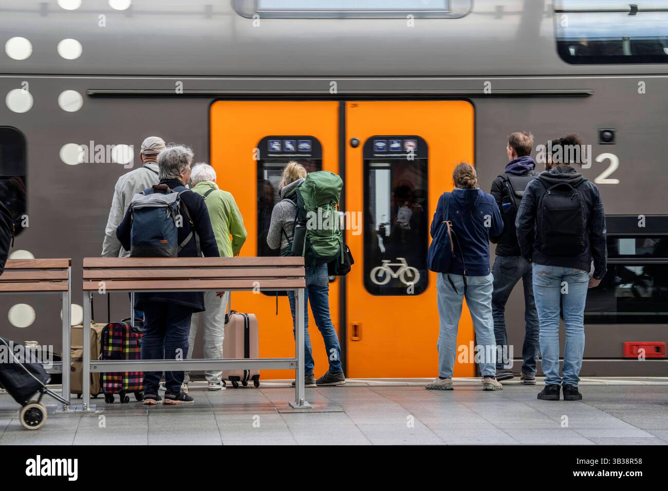 Kölner Hauptbahnhof, Regionalexpress, RRX, Rhein-Ruhr-Express ...