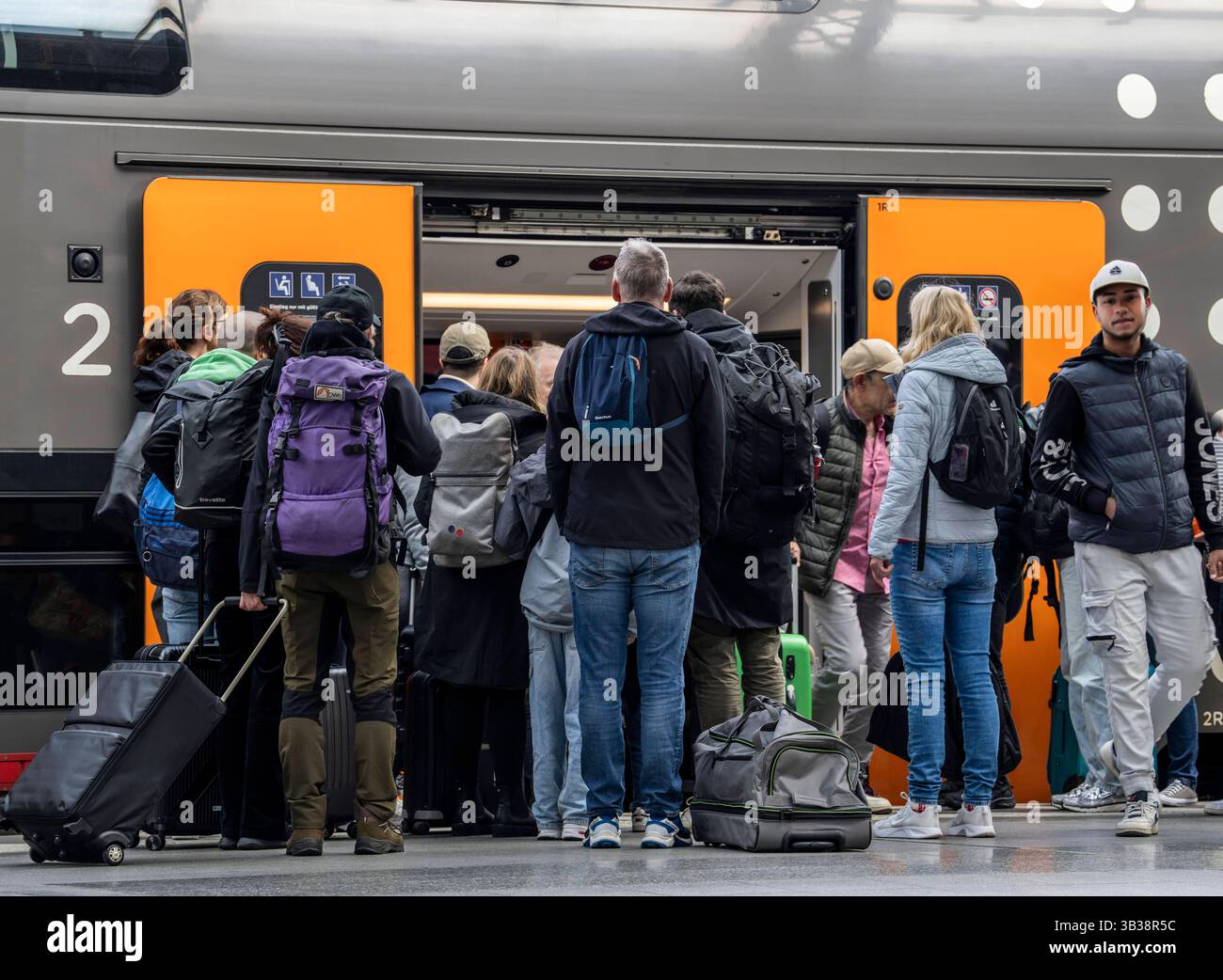 Kölner Hauptbahnhof, Regionalexpress, RRX, Rhein-Ruhr-Express ...