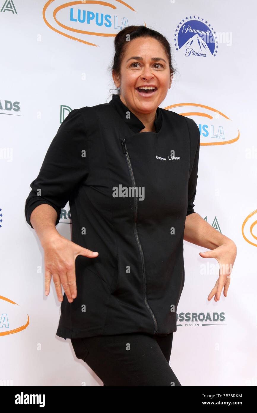 Los Angeles, USA. 28th Apr, 2025. LOS ANGELES - APR 27: Chef Antonia ...