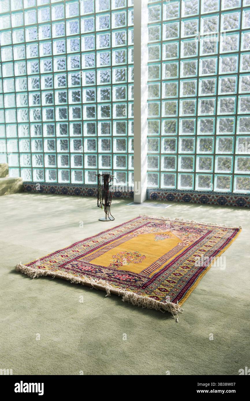 Prayer mat in interior of islamic mosque Stock Photo - Alamy