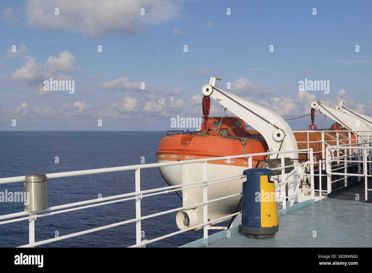 Big lifeboat hi-res stock photography and images - Alamy