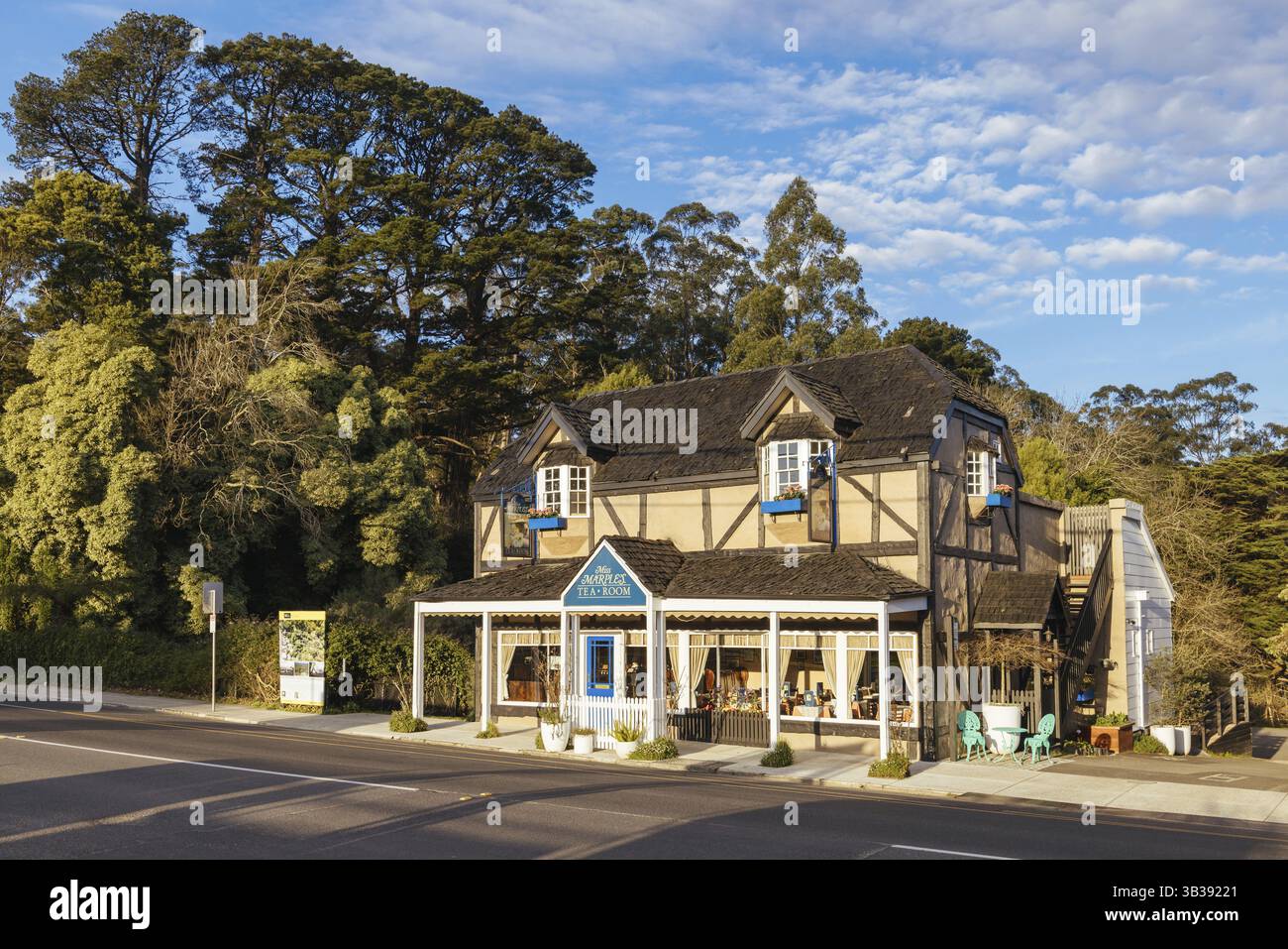 SASSAFRAS, AUSTRALIA - AUGUST 15 2024: The quaint tourist country town ...