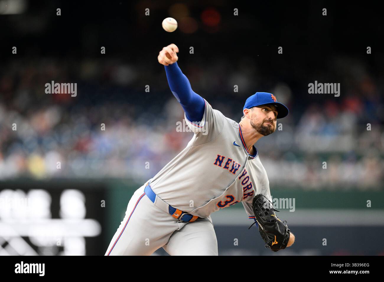 New York Mets starting pitcher Clay Holmes (35) in action during a ...