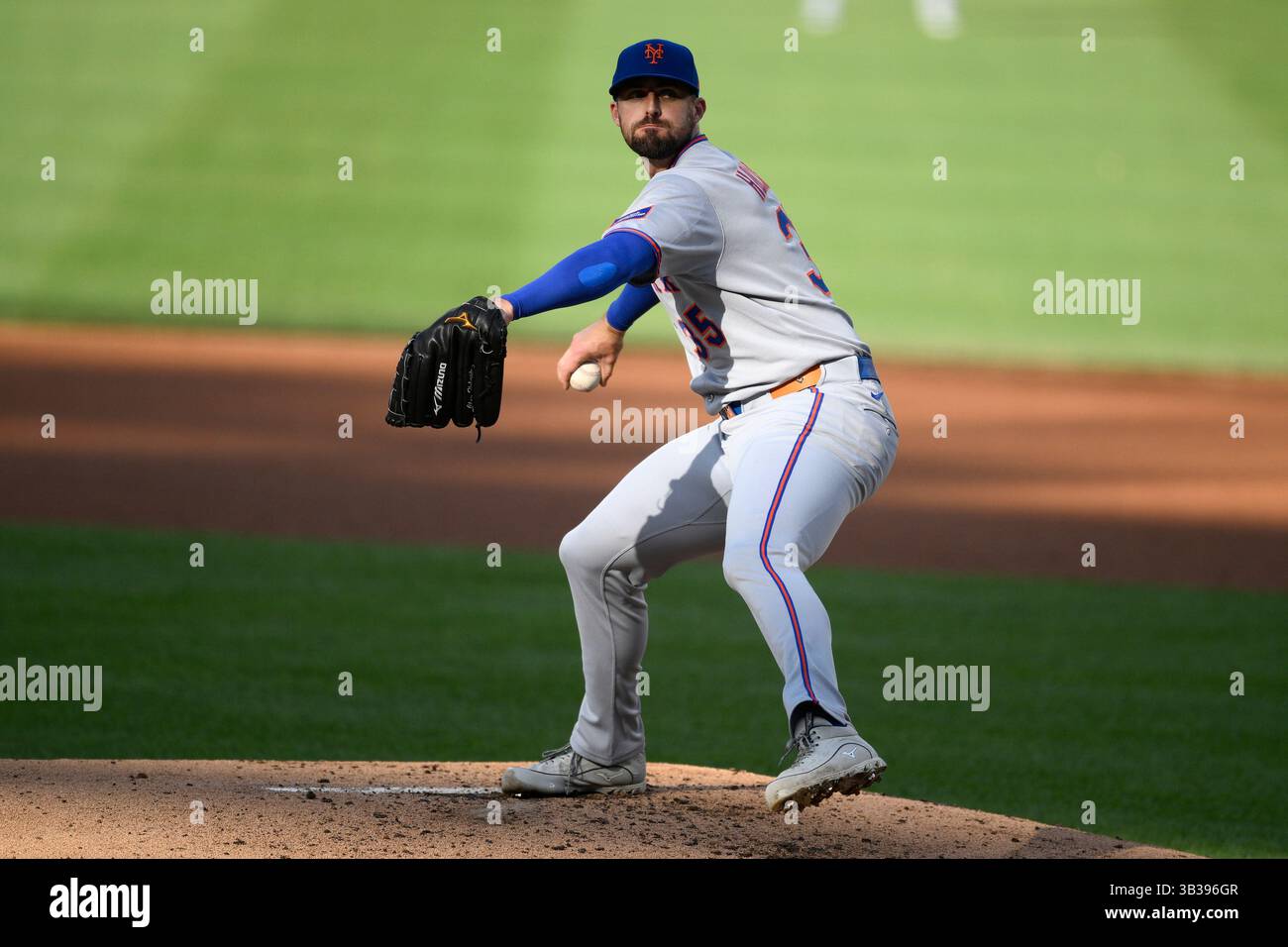 New York Mets starting pitcher Clay Holmes (35) in action during a ...