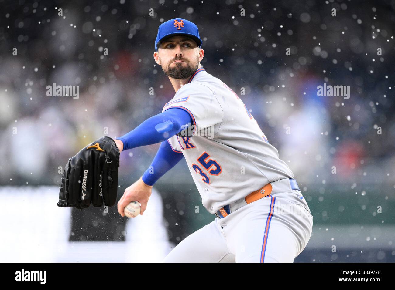 New York Mets starting pitcher Clay Holmes (35) in action during a baseball game against the ...
