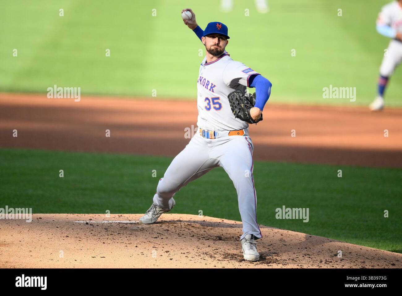 New York Mets starting pitcher Clay Holmes (35) in action during a ...