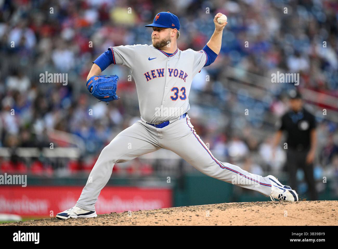 New York Mets relief pitcher A.J. Minter (33) in action during a ...