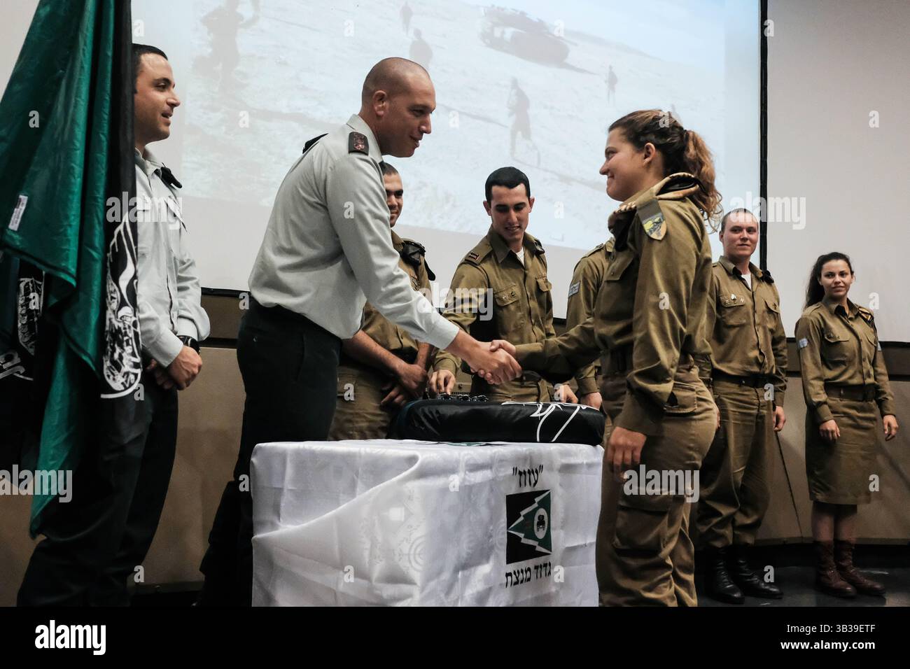 Middle east women military training hi-res stock photography and images ...