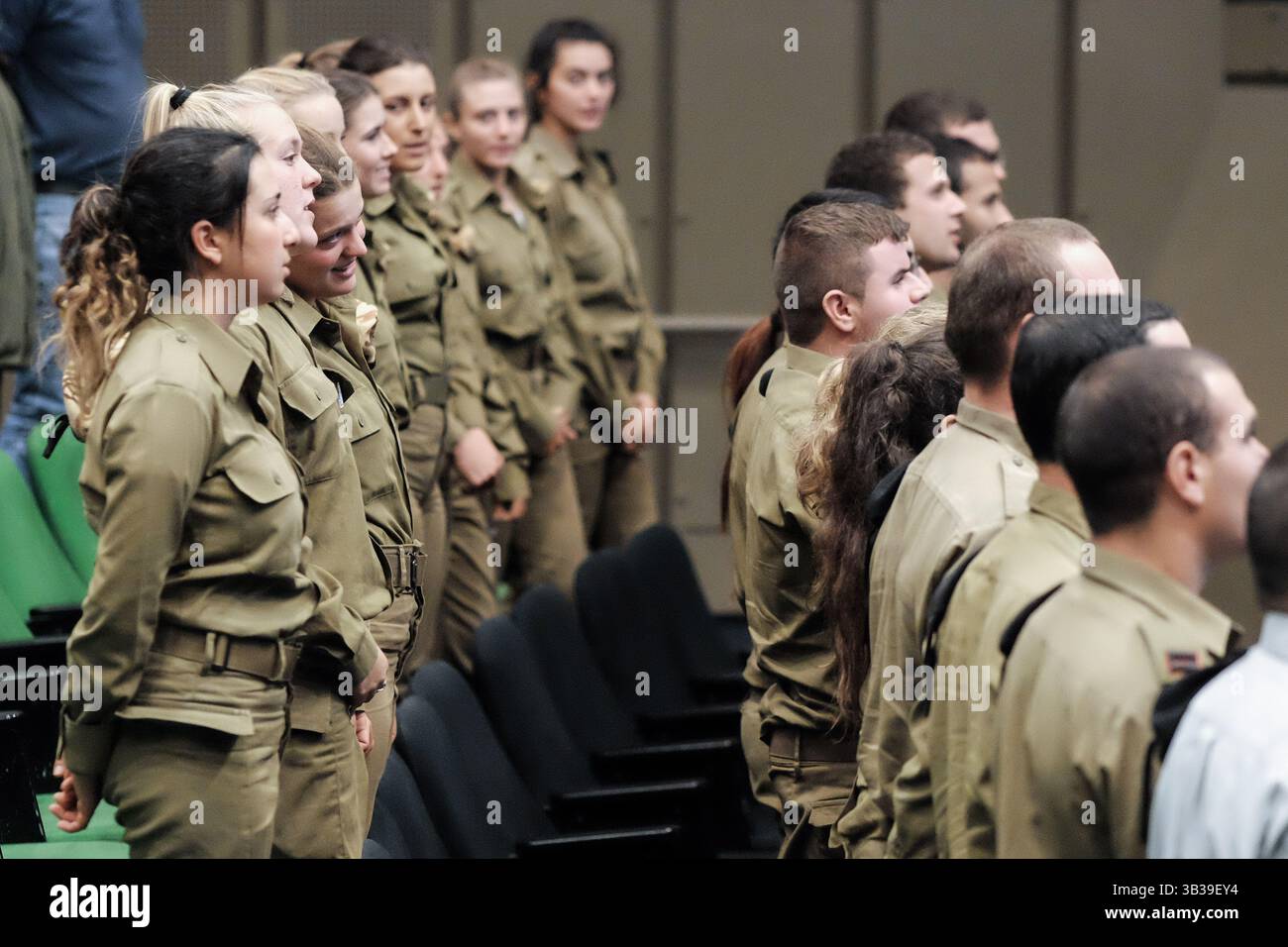 Middle east women military training hi-res stock photography and images ...