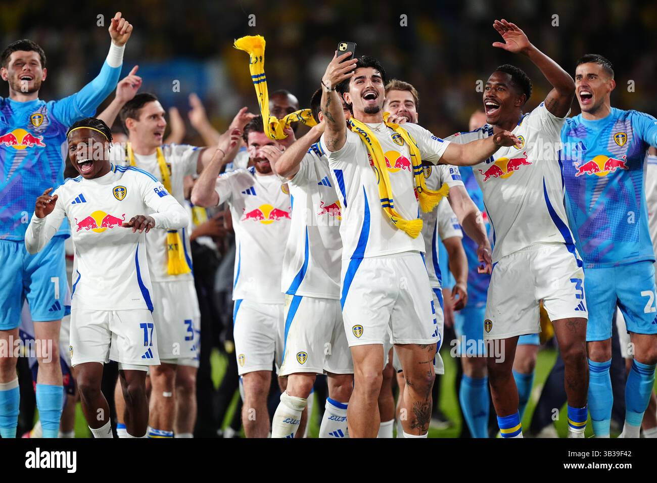 Leeds United players celebrate promotion to the Premier League ...