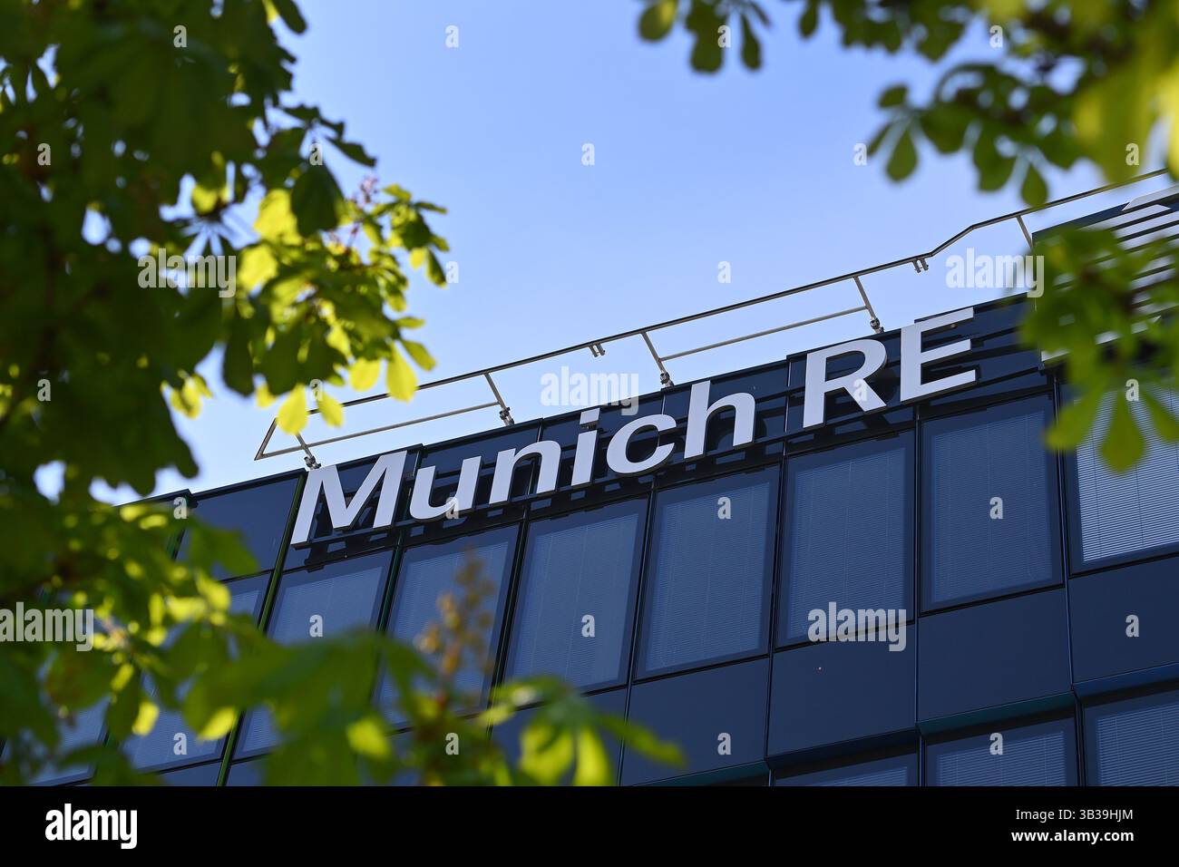 Munich, Deutschland. 28th Apr, 2025. Lettering, company logo, logo in ...