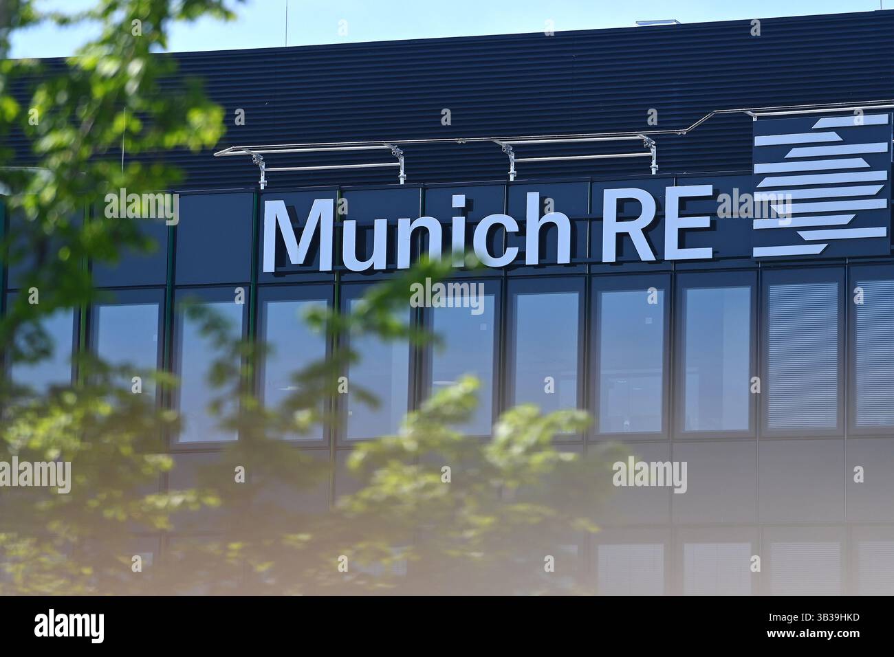 Munich, Deutschland. 28th Apr, 2025. Lettering, company logo, logo in ...