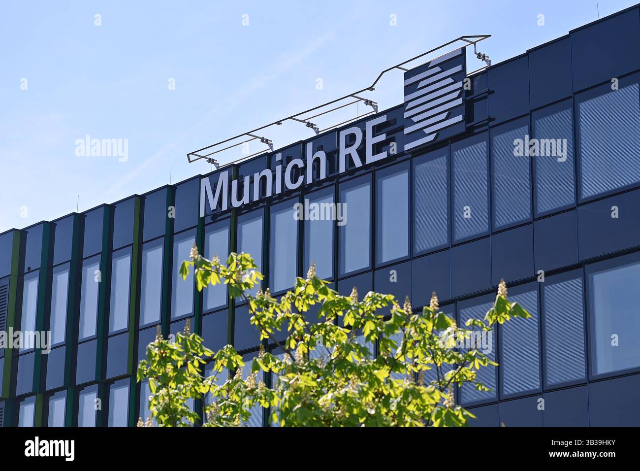 Munich, Deutschland. 28th Apr, 2025. Lettering, company logo, logo in ...