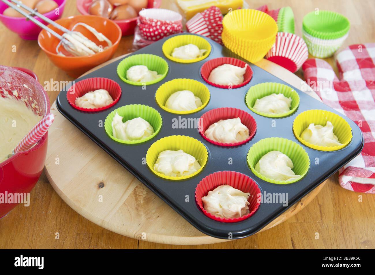 Baking cupcakes with metal form and paper models Stock Photo - Alamy