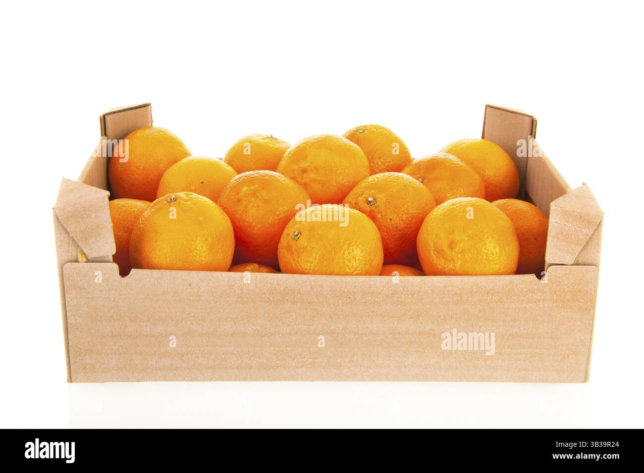 Carton crate tangerines isolated over white background Stock Photo - Alamy