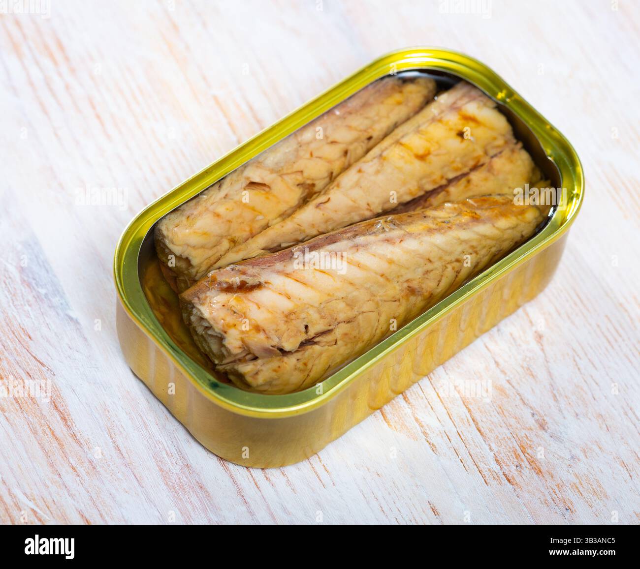 Mackerel fillets in sunflower oil Stock Photo - Alamy