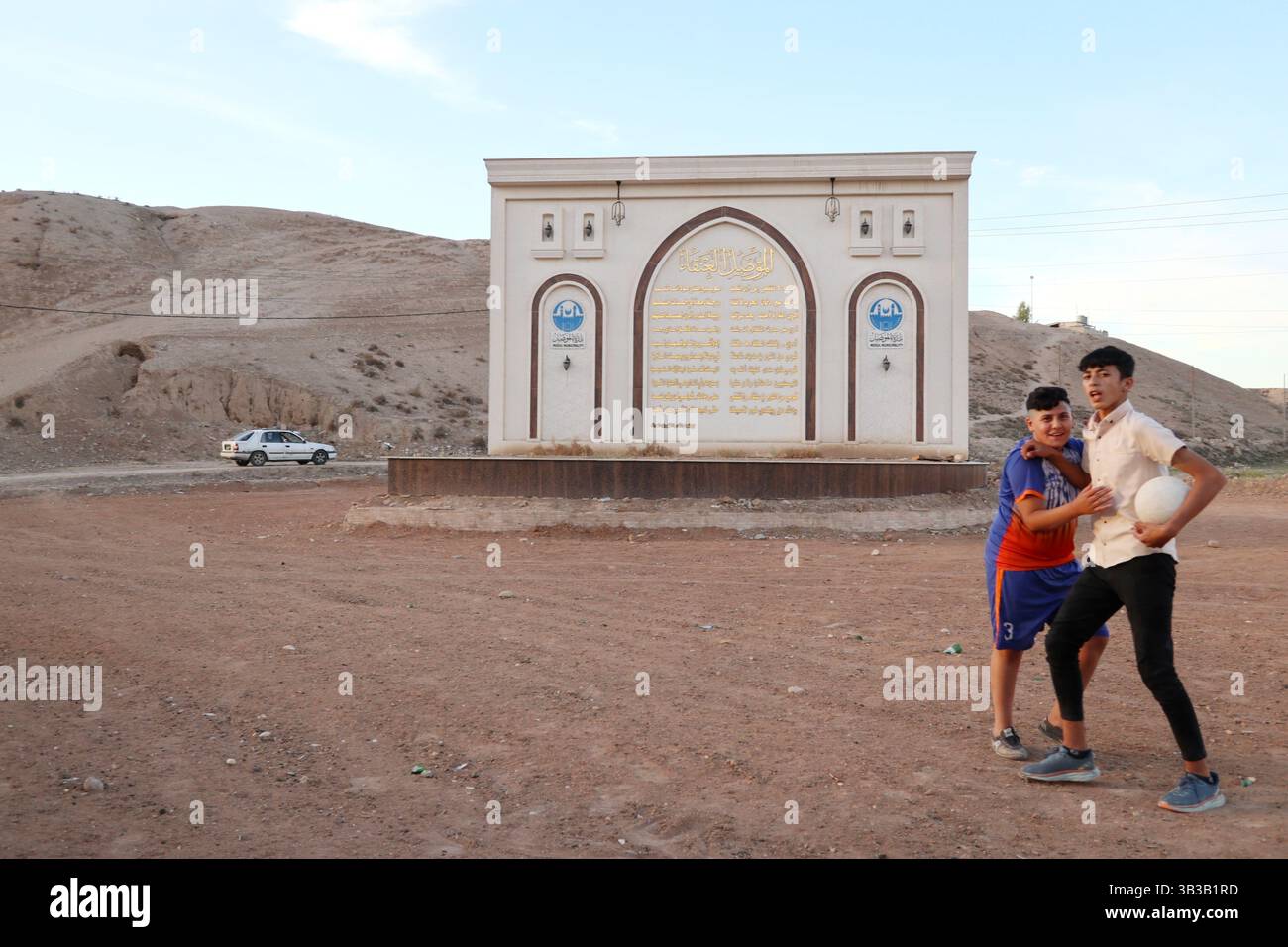Mosul, Iraq. 27th Apr, 2025. Children play by Kuyunjik mound, the site ...