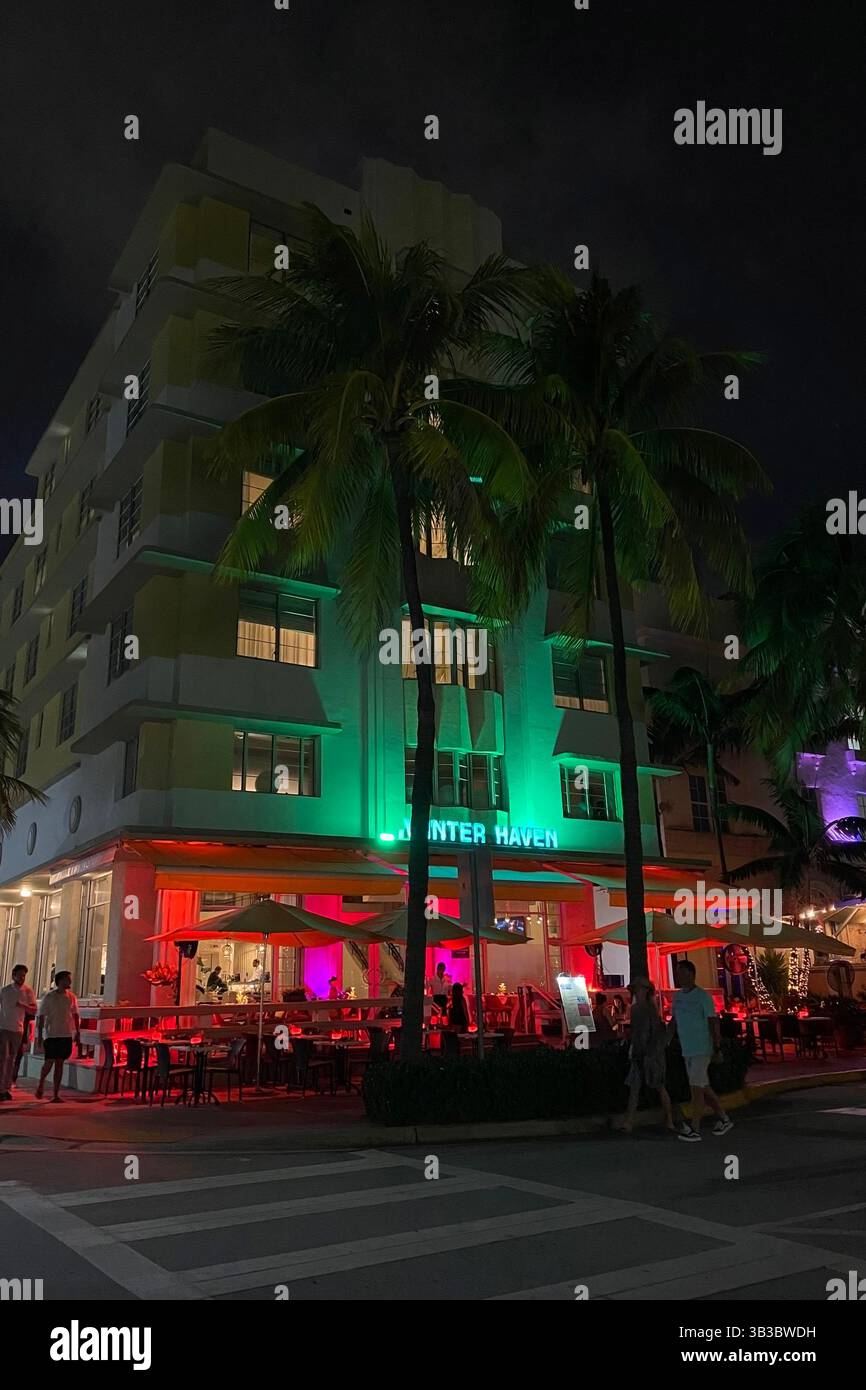 Night view of Art Deco street Ocean Drive in Miami Beach Florida Stock ...
