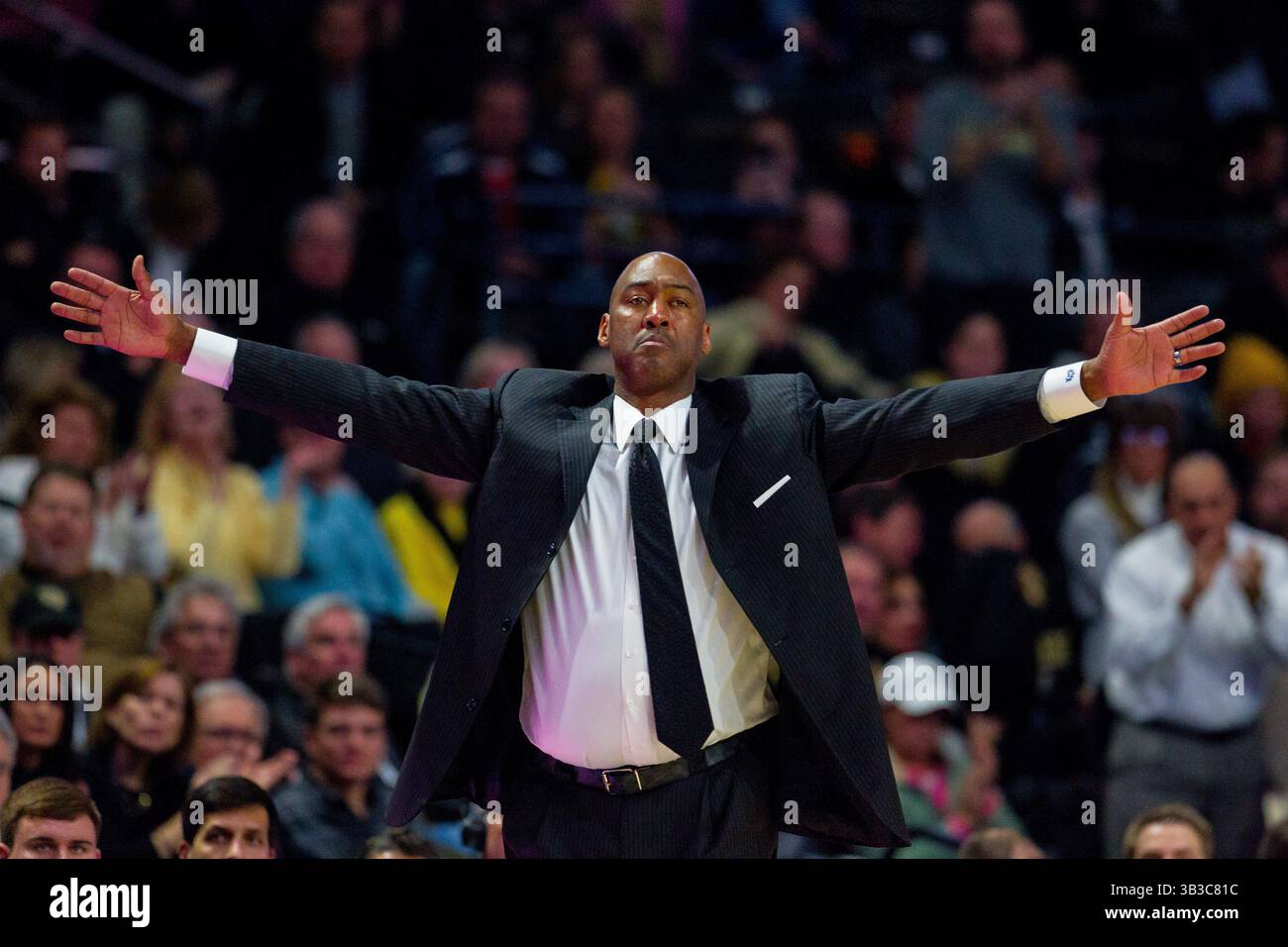Danny manning basketball hi-res stock photography and images - Alamy