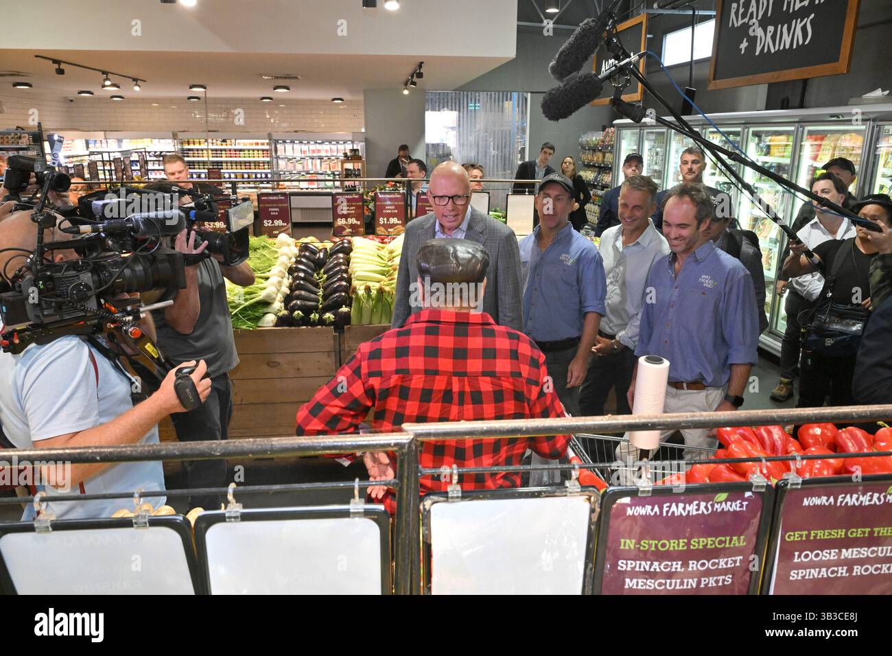 Nowra, Australia. 29th Apr, 2025. Leader of the Opposition Peter Dutton ...