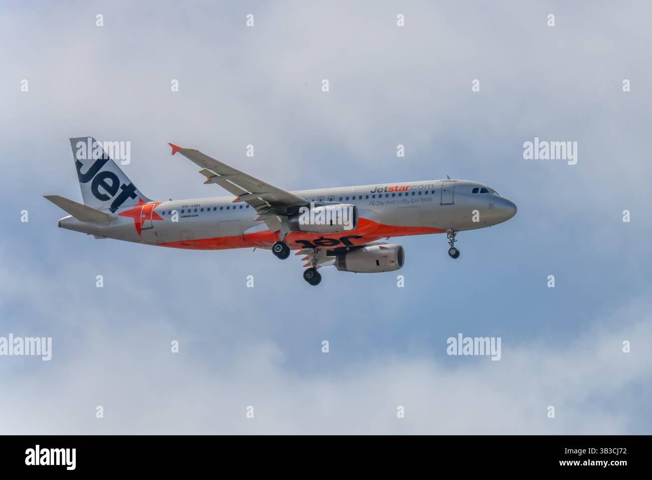 VH-VQH - Airbus A320-232 - Jetstar Aircraft in the blue sky with clouds ...