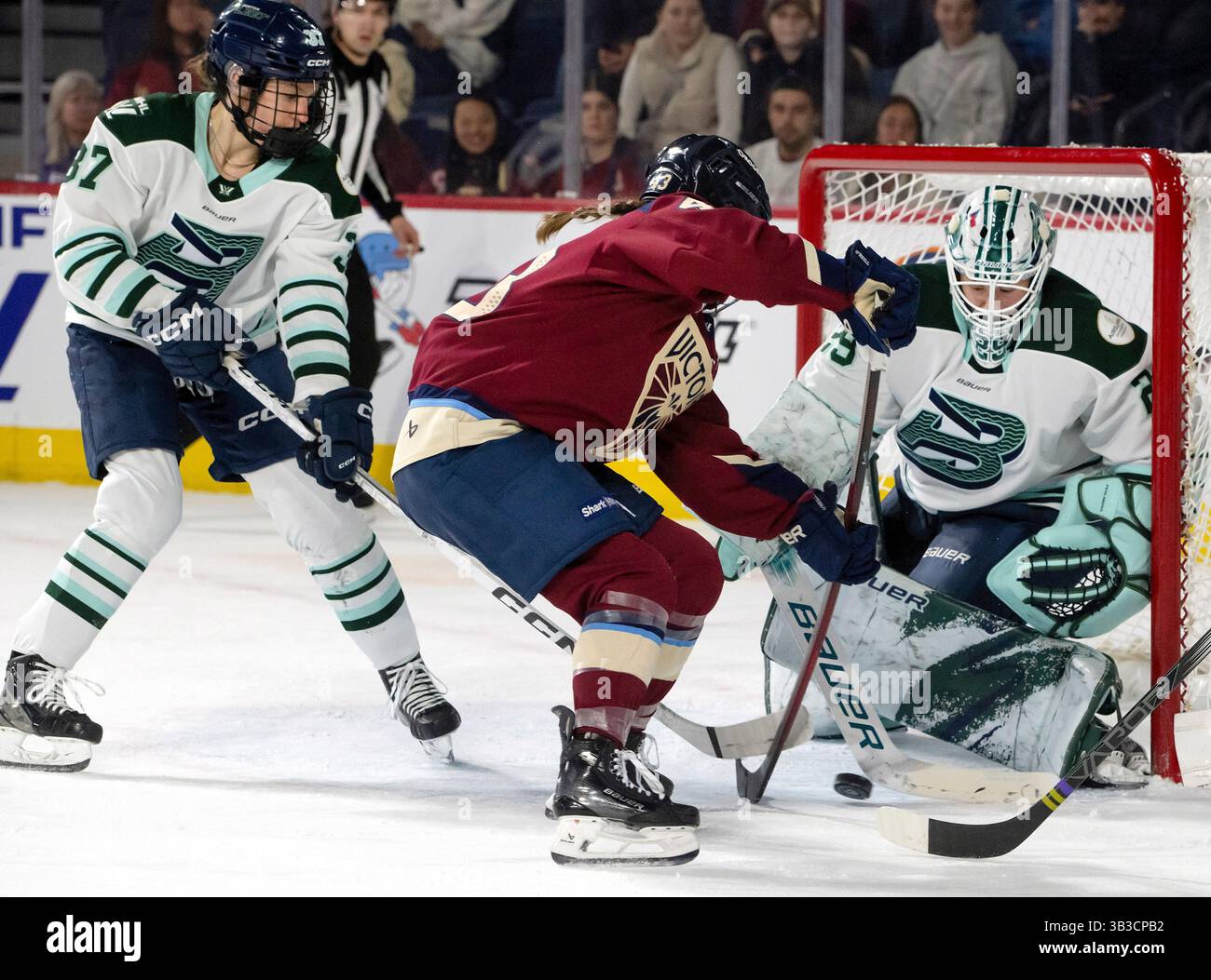 Laval, Canada. 28th Apr, 2025. Montreal Victoire Alexandra Labelle (13 ...