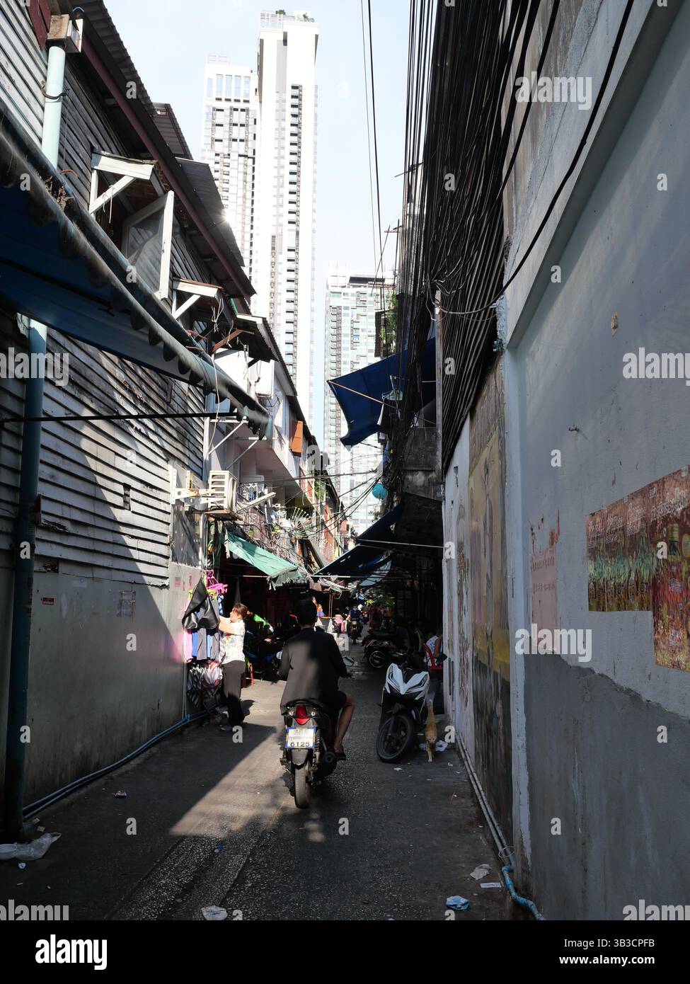 Scenery of Phetchaburi Soi 12, Bangkok, Thailand on April 28, 2025 Stock Photo - Alamy