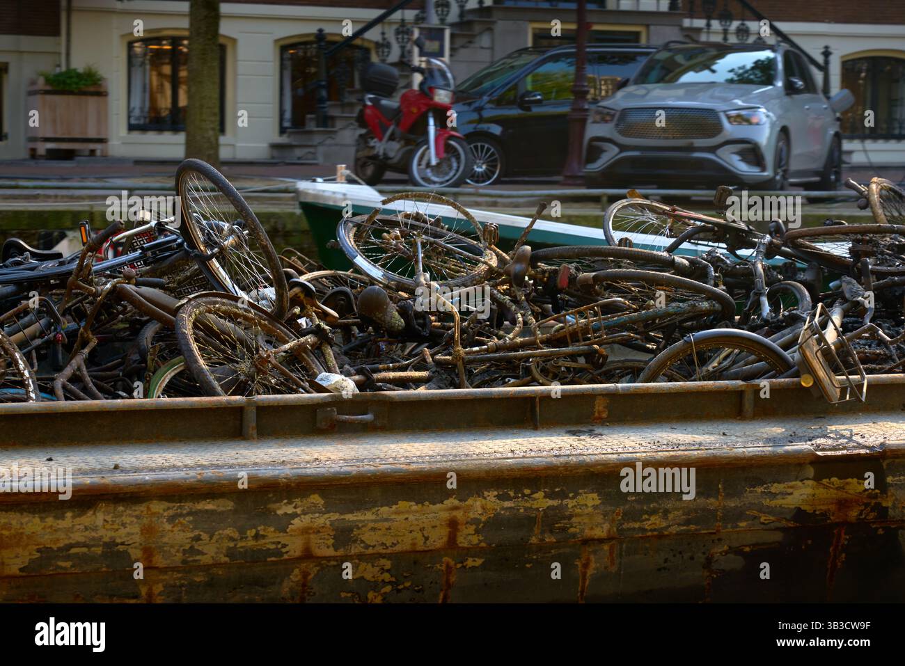 Rusty bicycles hi-res stock photography and images - Alamy
