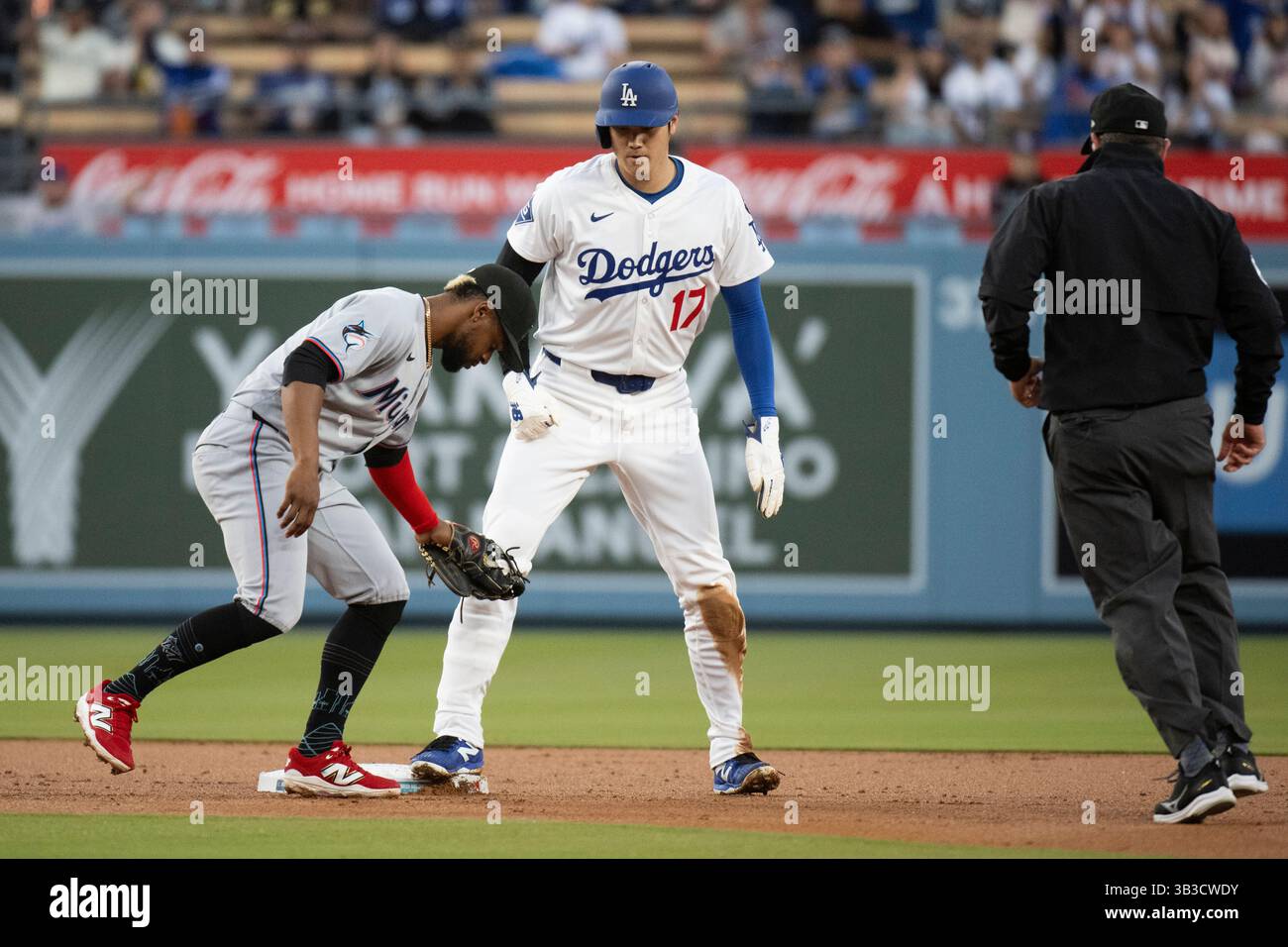 Los Angeles Dodgers' Shohei Ohtani (17) beats a tag by Miami Marlins ...