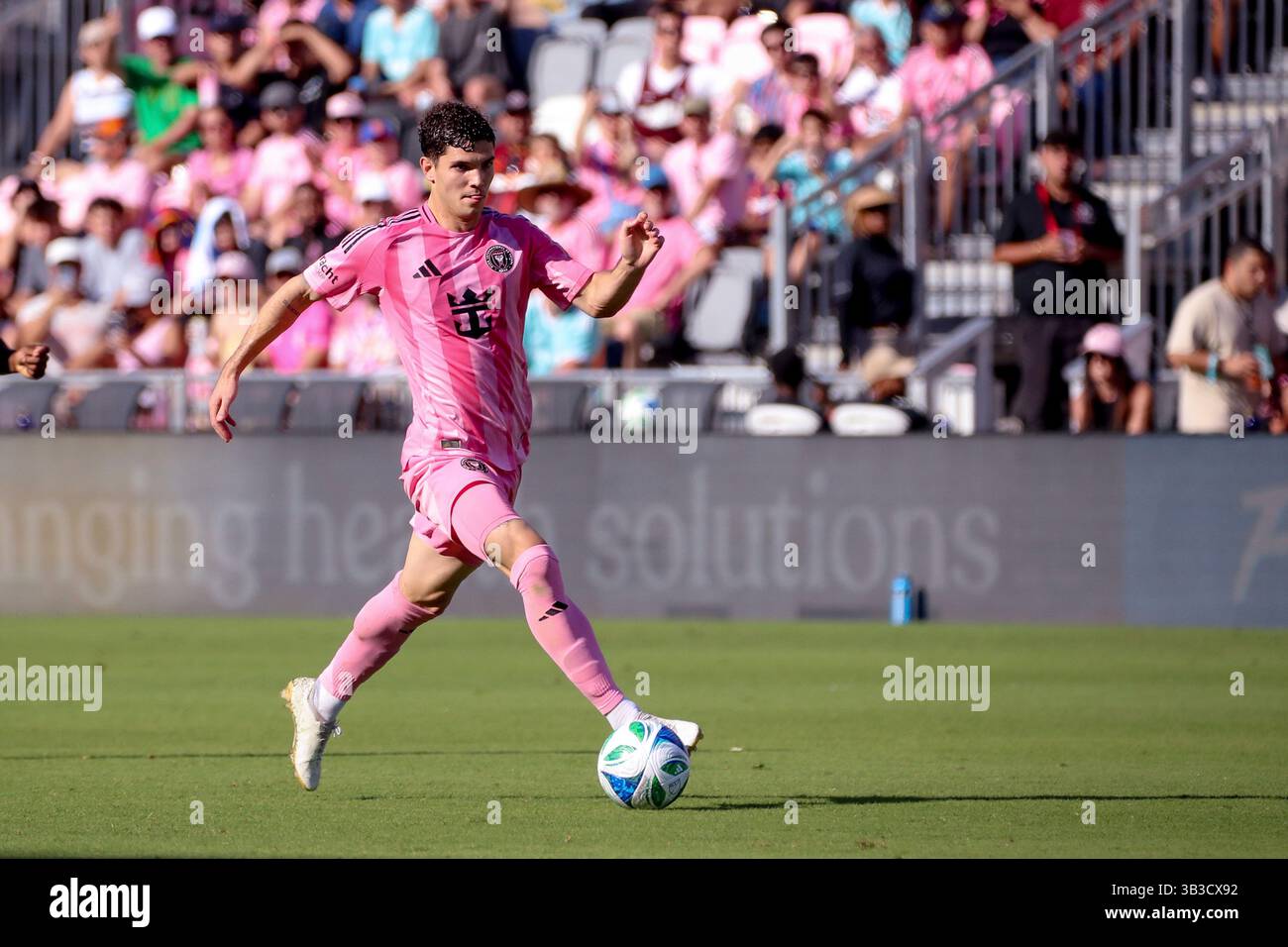 FORT LAUDERDALE, FL - APRIL 27: Leo Afonso (22) of Inter Miami CF ...