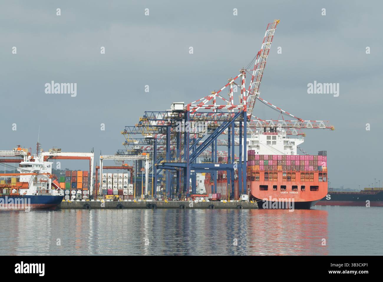 Container cranes handling cargo from ships in Durban harbour, KwaZulu ...