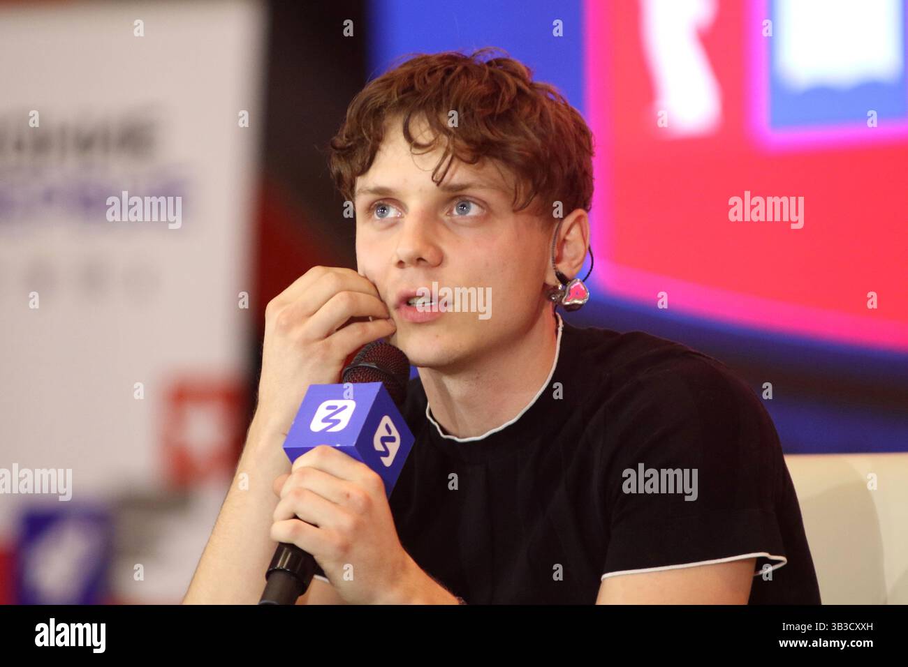 Saint Petersburg, Russia. 28th Apr, 2025. Vanya Dmitrienko, artist speaks during the session ...