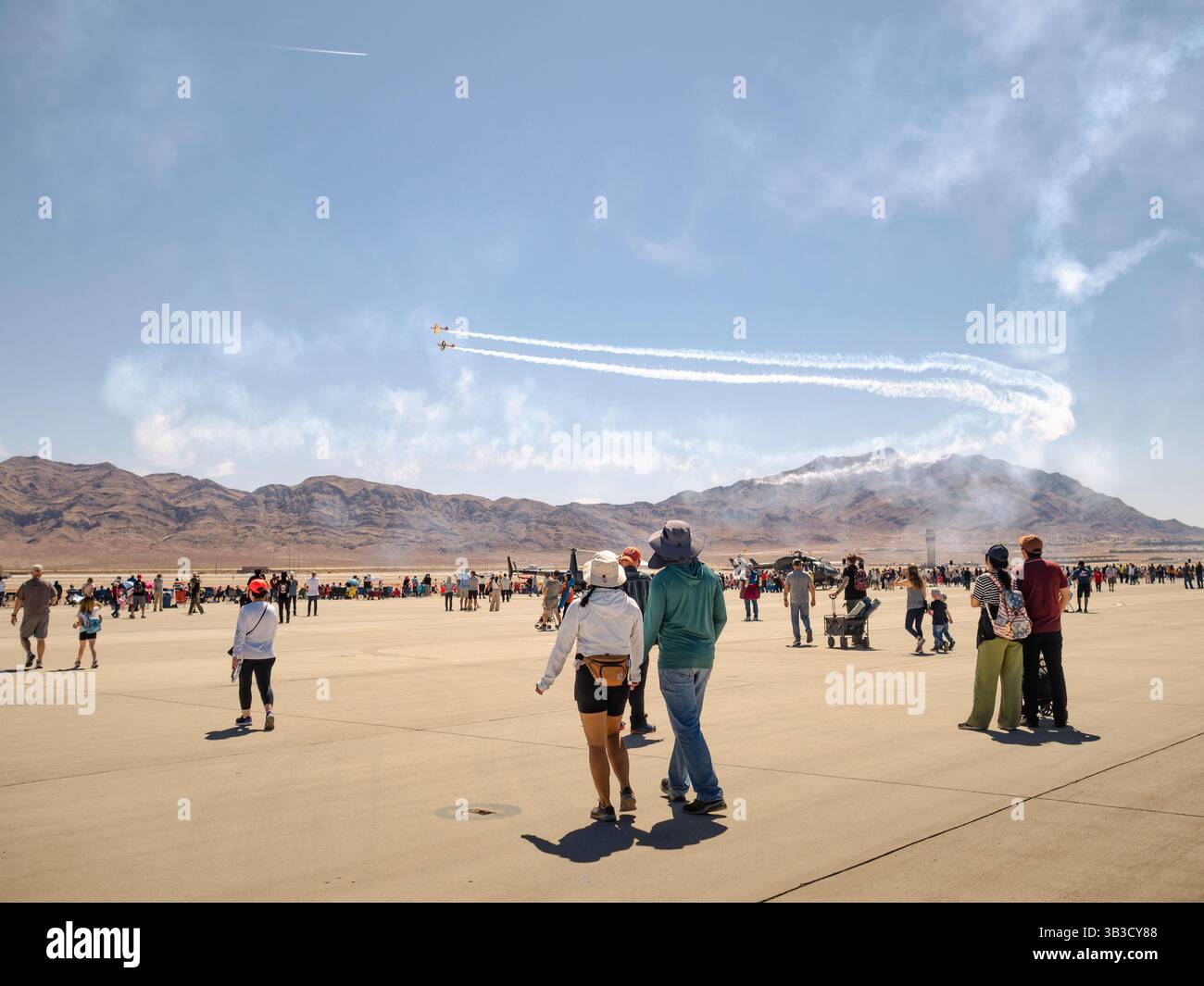 Desert Airshow Crowd Stock Photo - Alamy